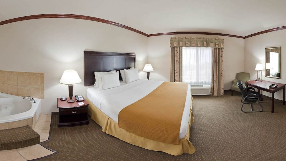 Holiday Inn Express Hotel & Suites Sherman Highway 75 by IHG, Sherman ...