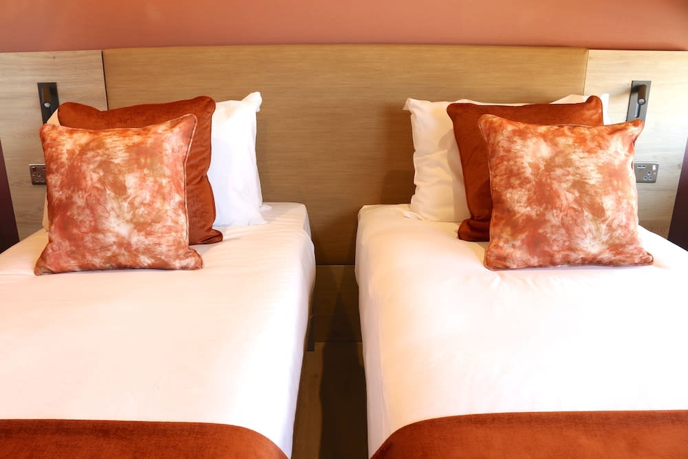 Hex Wildlife Hotel at Yorkshire Wildlife Park, Doncaster | Best deals ...