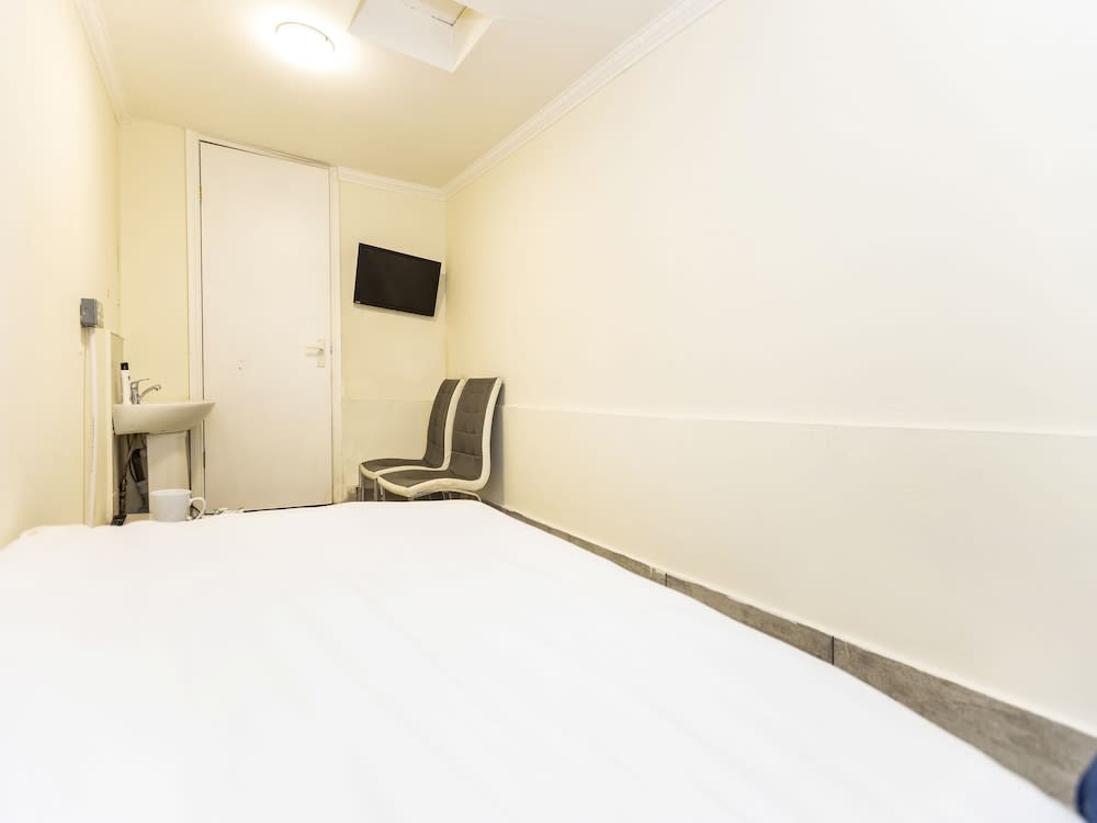 Old Oak Tree Inn, Southall | Best deals | lastminute.com