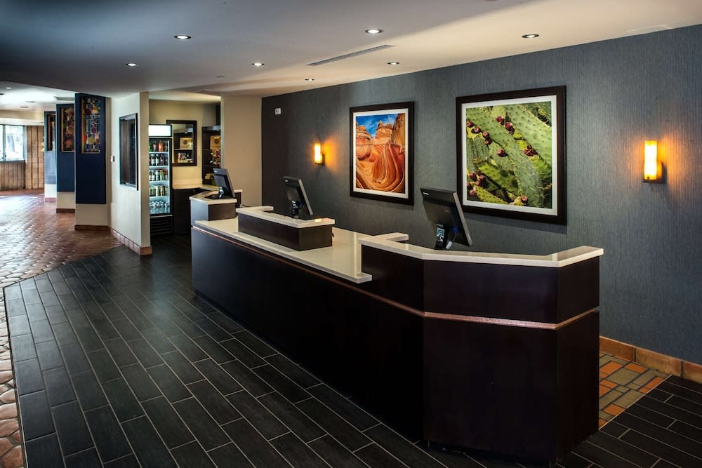 DoubleTree by Hilton Phoenix Tempe, Tempe | Best deals | lastminute.com