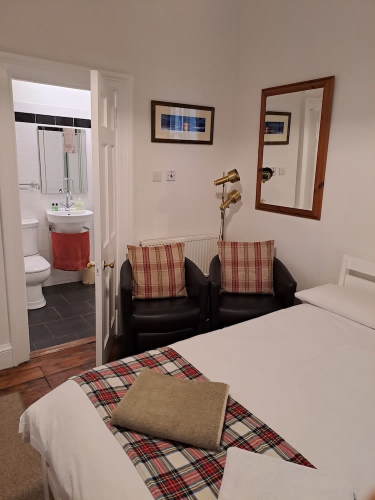 Lantern Guest House, Edinburgh | Best deals | lastminute.com