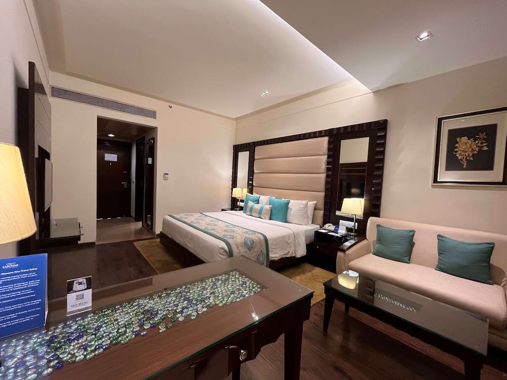 Deventure Sarovar Portico Kapashera, New Delhi | Best deals ...
