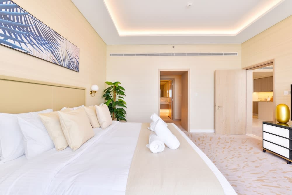Ultra Luxury Palm Tower with Shared Hotel Facilities, Dubai | Best ...