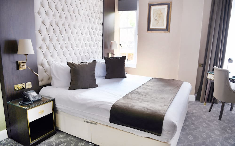 Warren House Hotel, Kingston Upon Thames | Best deals | lastminute.com