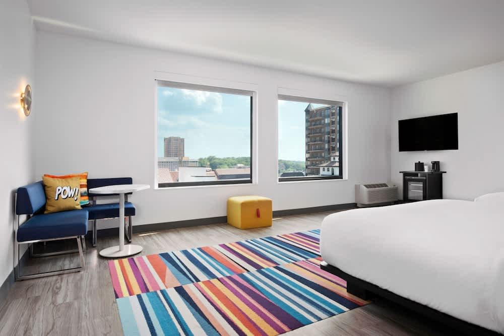 Aloft Kansas City Country Club Plaza, Kansas City | Best deals ...
