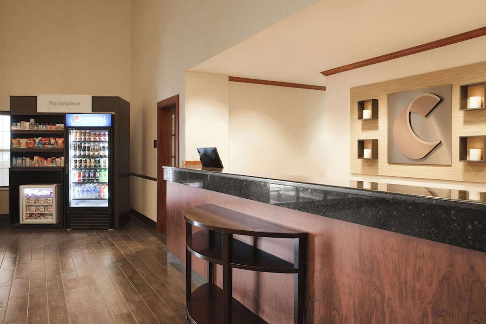Comfort Suites Milwaukee Airport, Oak Creek | Best deals | lastminute.com