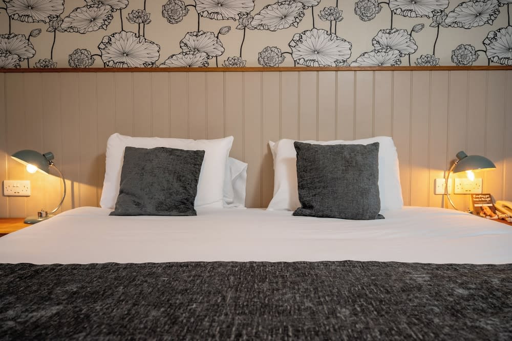 Cedars Inn by Greene King Inns, Barnstaple | Best deals | lastminute.com