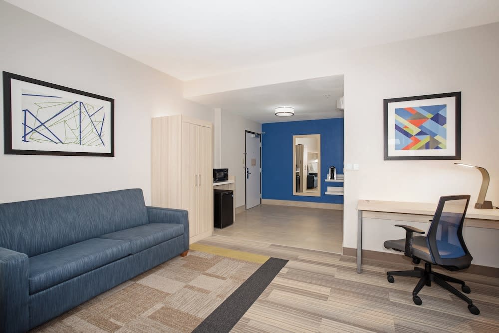 Holiday Inn Express & Suites PHOENIX - GLENDALE SPORTS DIST by IHG ...