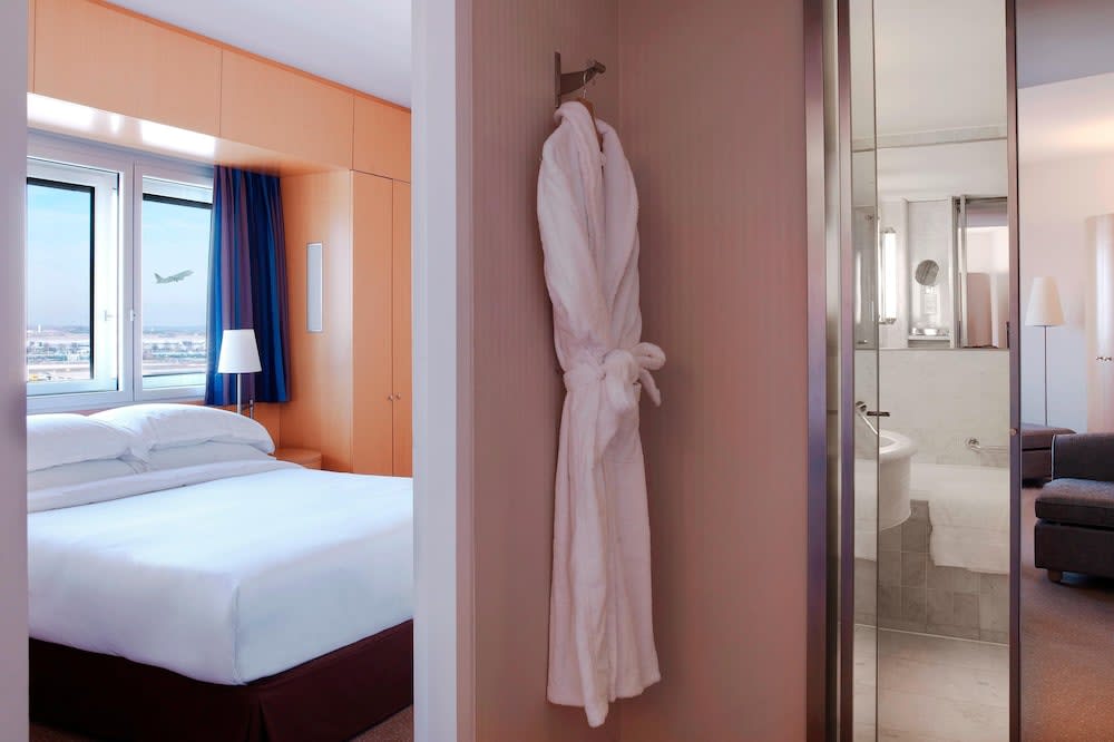 Sheraton Paris Charles de Gaulle Airport Hotel, Tremblay En France ...