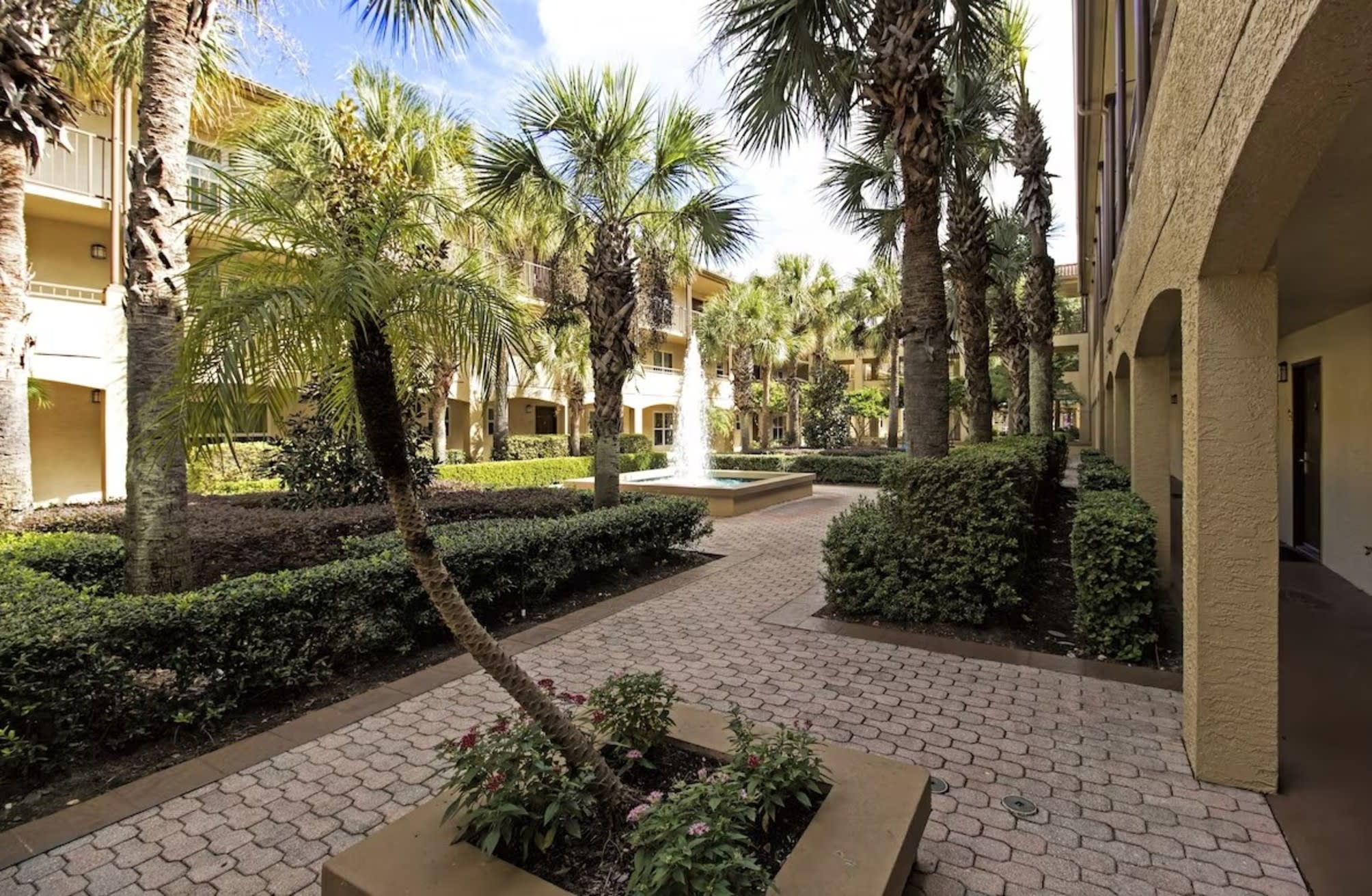 Blue Tree Resort at Lake Buena Vista, Lake Buena Vista | Best deals ...