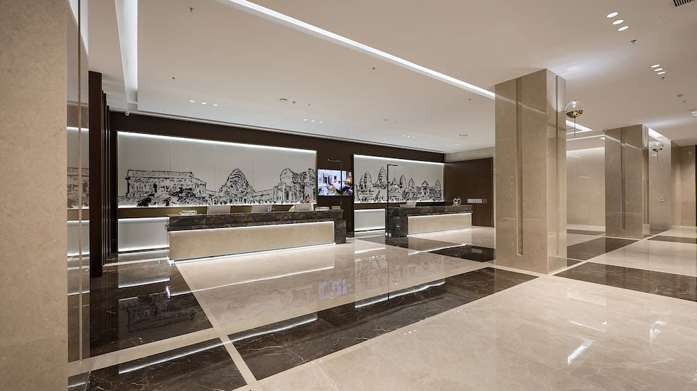 Crowne Plaza Phnom Penh by IHG, Phnom Penh | Günstige Angebote ...