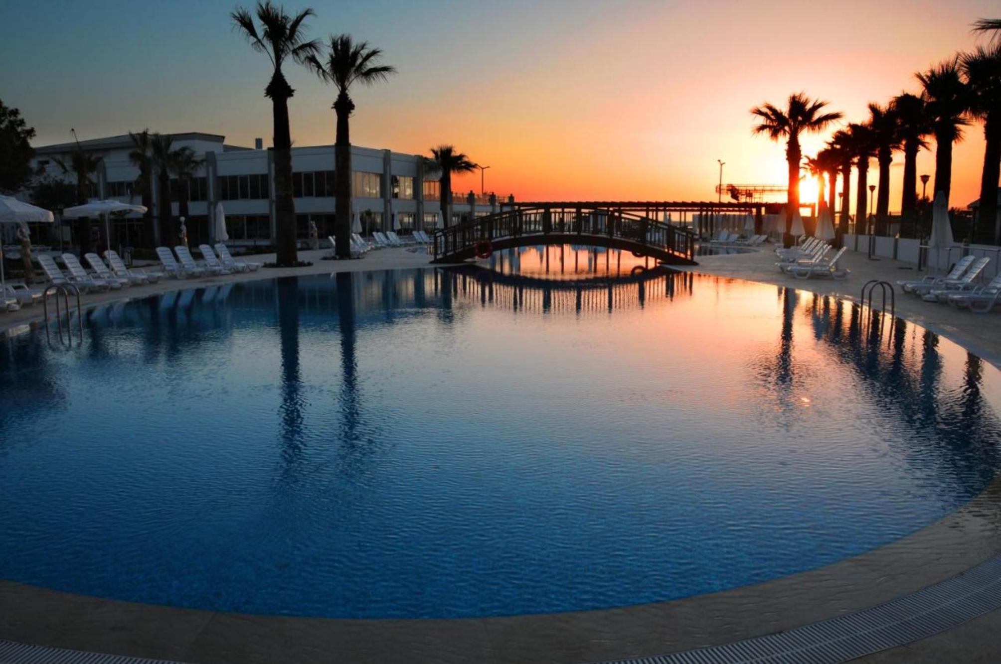 Palm Wings Beach Resort & Spa Kusadasi, Kusadası | Best deals ...