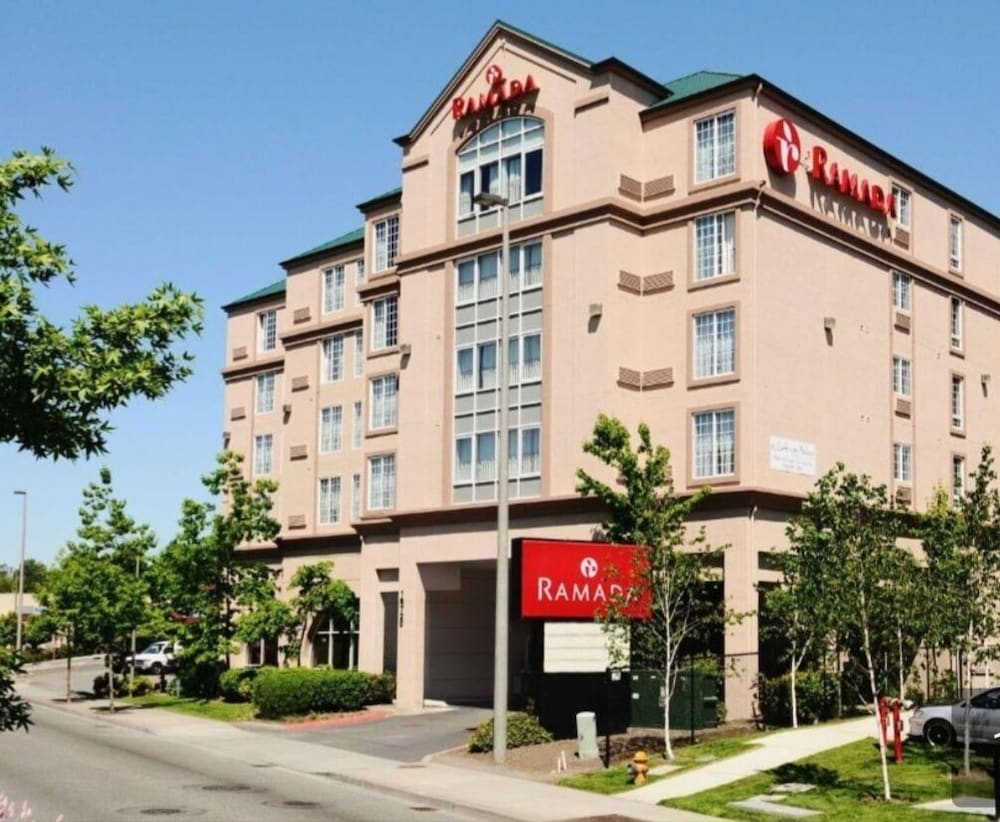 Ramada by Wyndham SeaTac Airport, Seatac | Best deals | lastminute.com