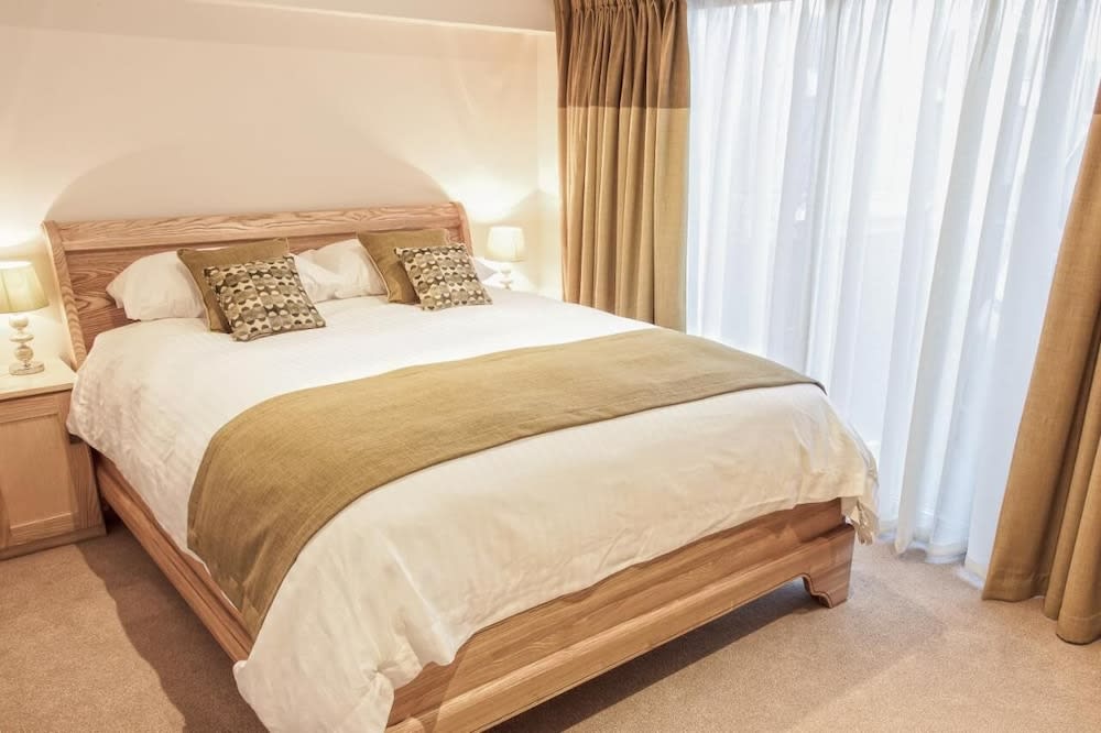 Gwesty'r Emlyn Hotel, Newcastle Emlyn | Best deals | lastminute.com