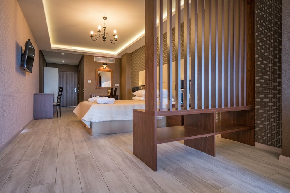 Elegance Luxury Executive Suites - Adults Only, Zante City | Mai bune ...