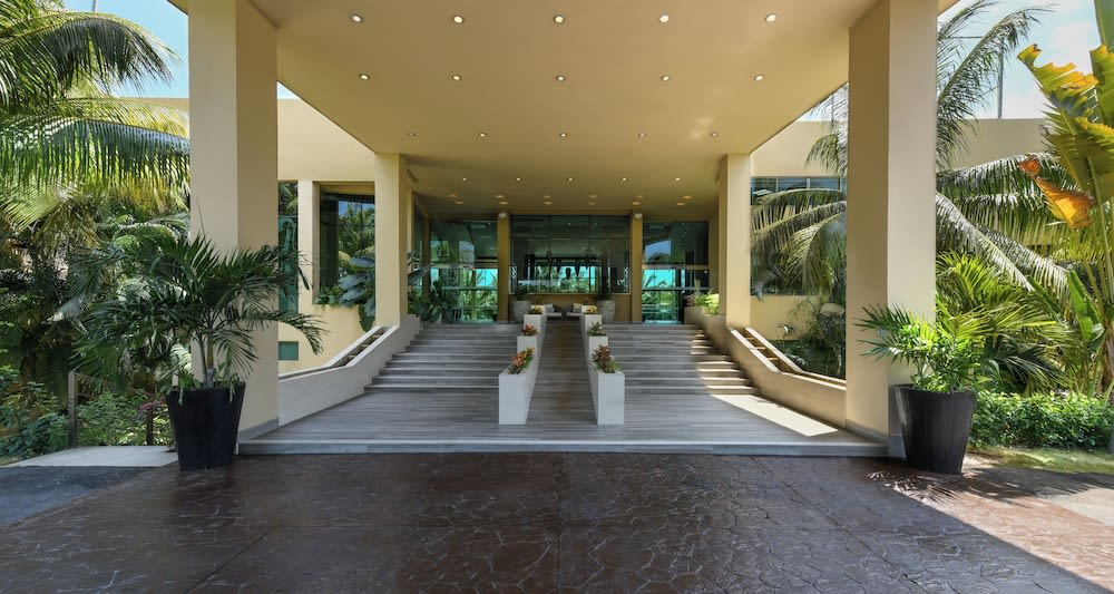 Generations Riviera Maya Oceanfront Family Resort Catamaran, Water Park ...