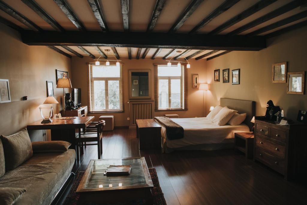 LOGIS HÔTEL-RESTAURANT - Le Moulin d'Artres, Artres | Meilleures offres ...