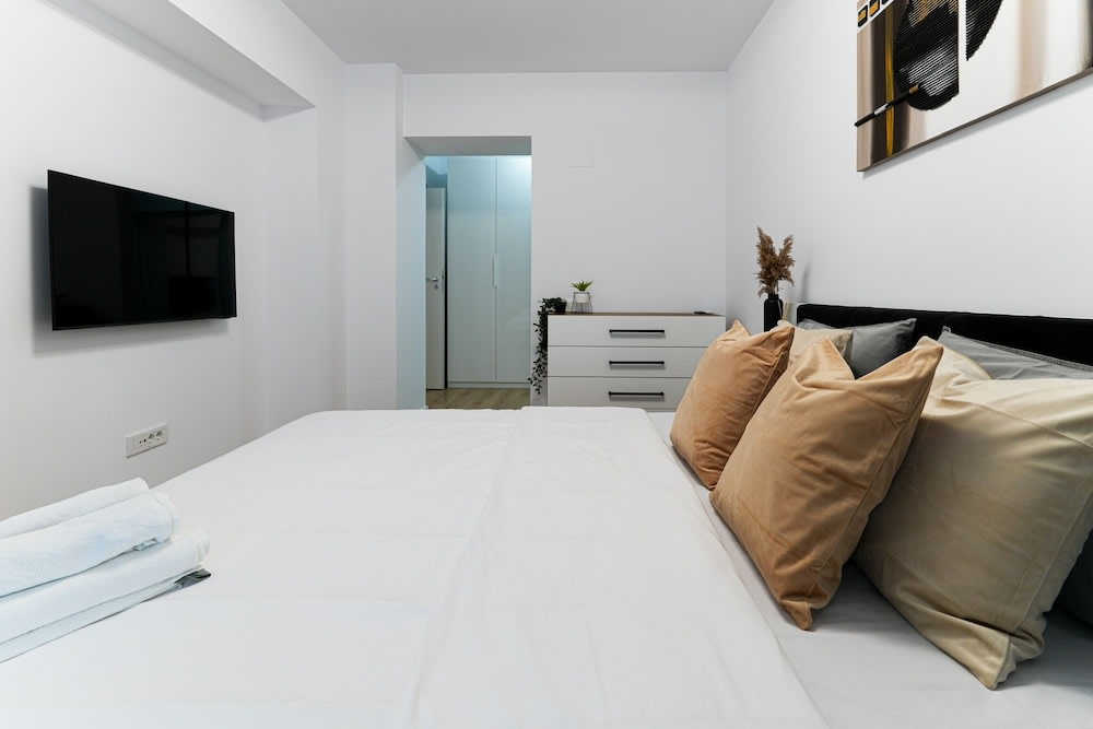 Sandra - Park-View Apt with Balcony & Parking, Bucharest | Best deals | lastminute.com