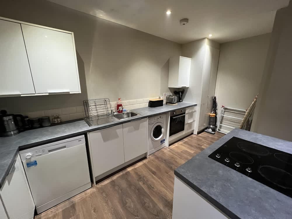 Beautiful 1-Bed Apartment in Liverpool, Liverpool | Best deals ...