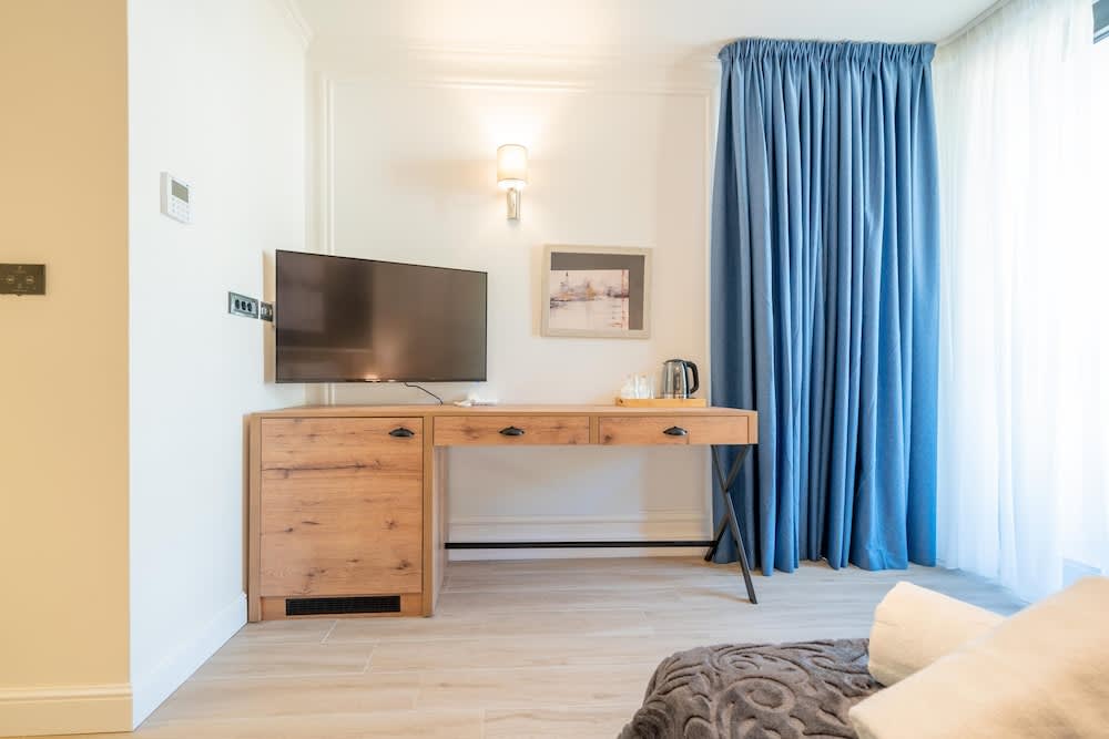 Invictus Hotel, Bečići | Best deals | lastminute.com