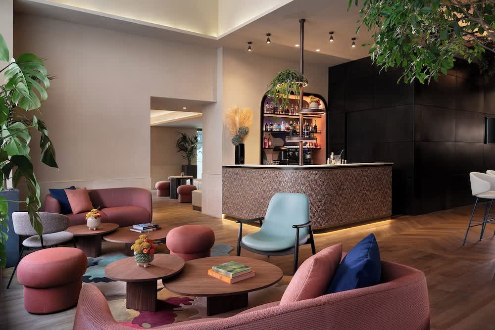 The Spring House Hotel Rome Vatican, Tapestry Collection Hilton, Rome ...