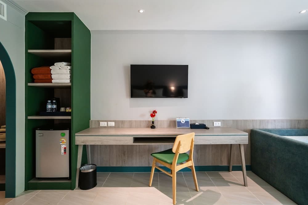 Phuket Island View Resort - SHA Extra Plus, Karon Beach | Bedste tilbud ...