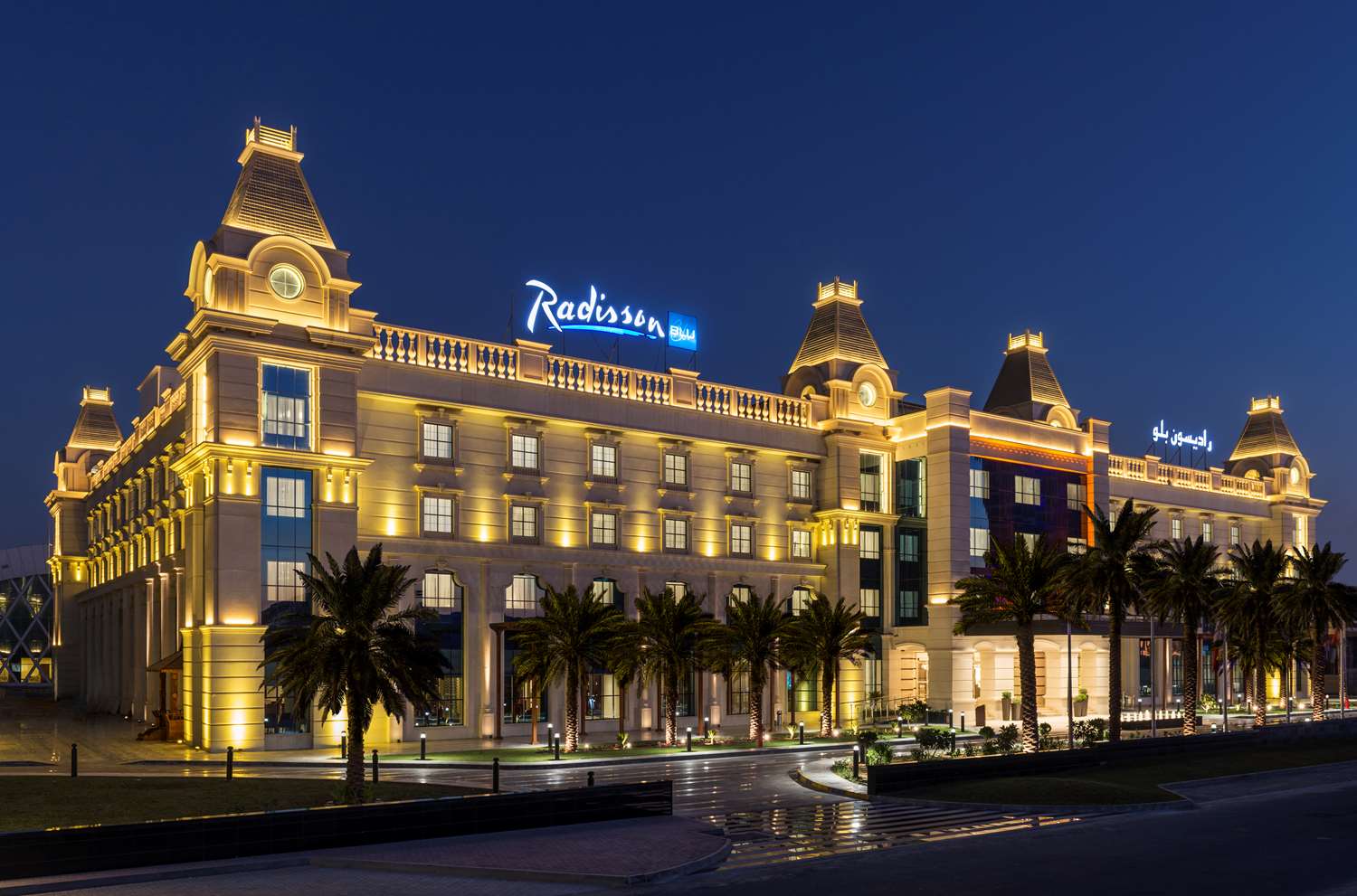 Radisson Blu Hotel, Ajman, Ajman | Best deals | lastminute IE