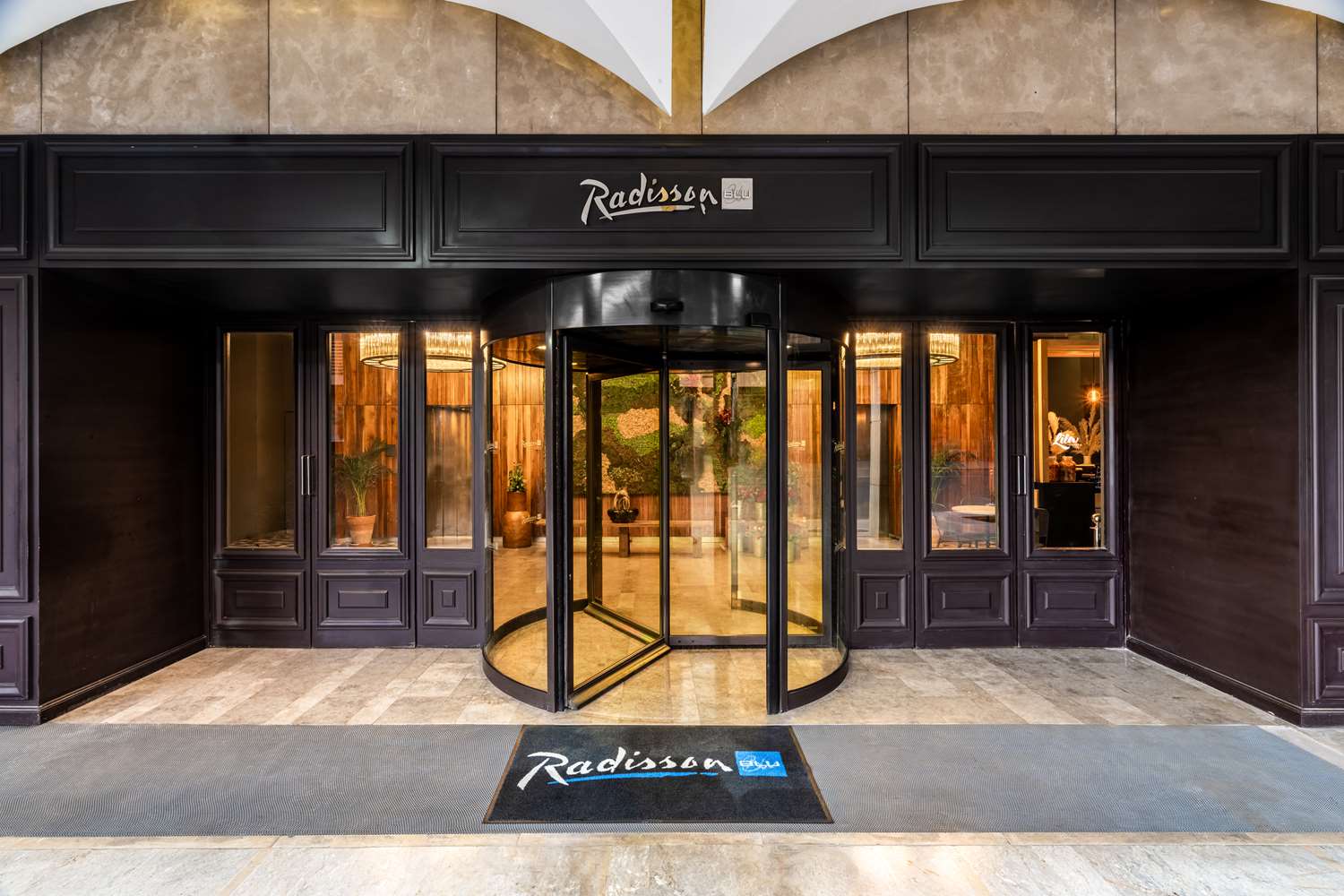 Radisson Blu Marrakech, Carré Eden, Marrakech | Best deals | lastminute.com