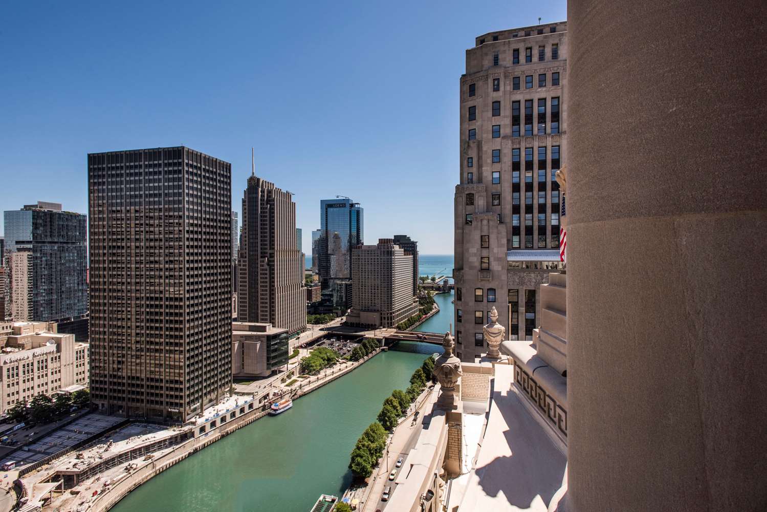LondonHouse Chicago, Curio Collection by Hilton, Chicago | Günstige ...
