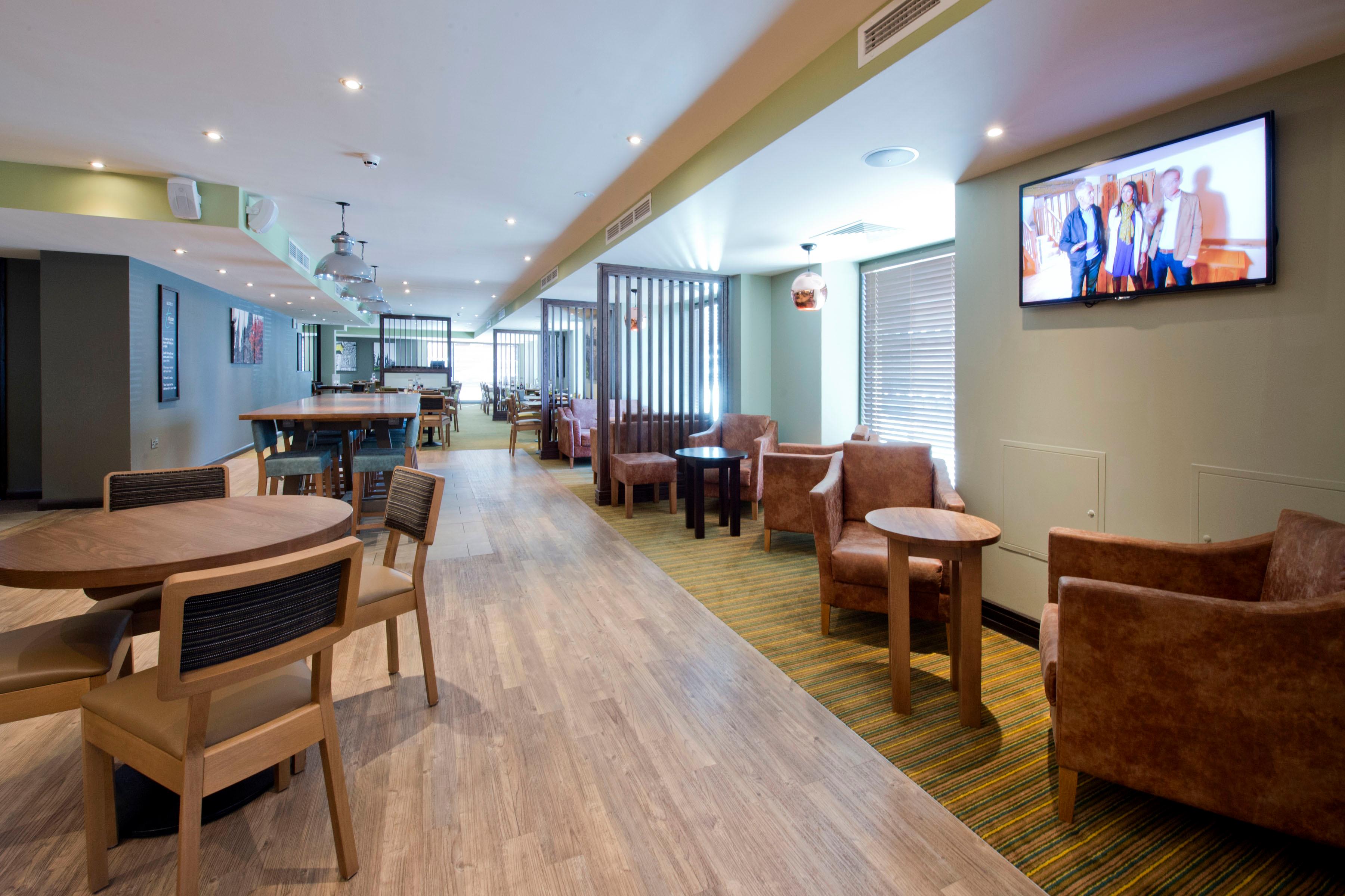Premier Inn Edinburgh City Centre York Pl/St James, Edinburgh | Best ...