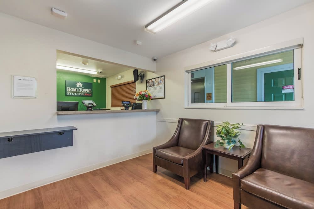 HomeTowne Studios by Red Roof Fort Lauderdale, Fort Lauderdale | Best ...