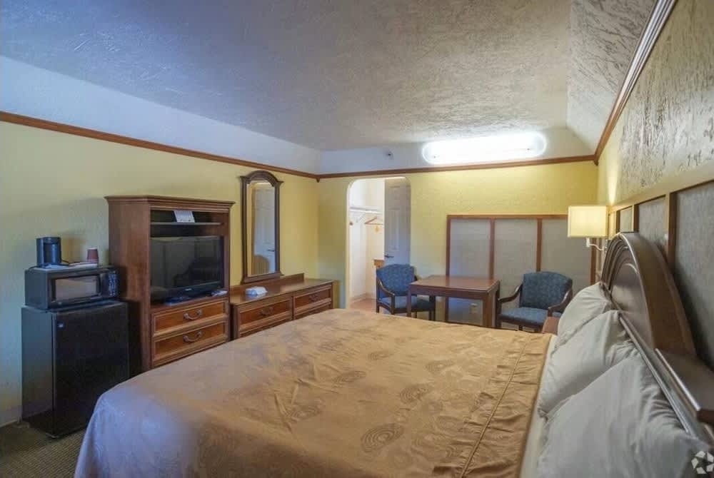 Econo Lodge, Canadian | Best deals | lastminute US