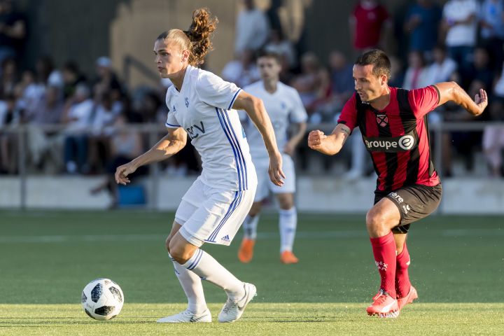 Action entre Noah Loosli (FC Lausanne-Sport) et Raphael Nuzzolo ...