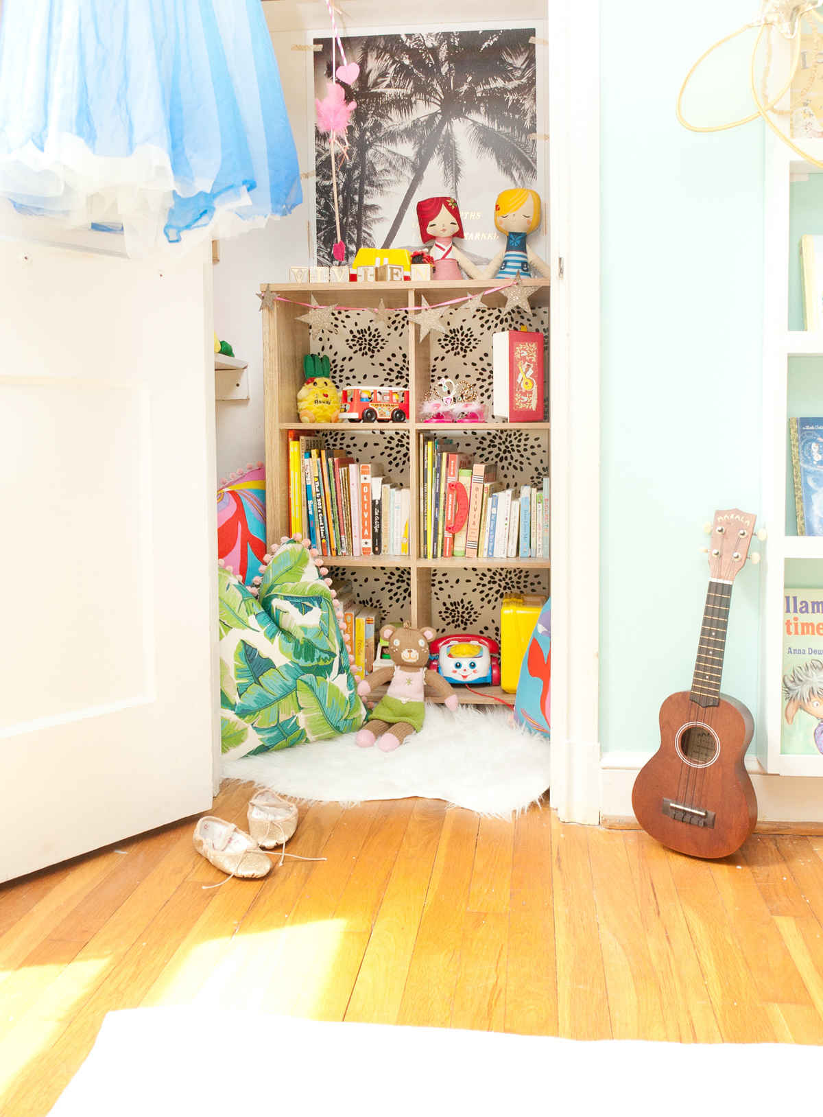 toddler closet reading nook - Lay Baby Lay Lay Baby Lay