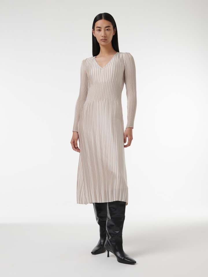 V-Neck Plisse Dress | leem