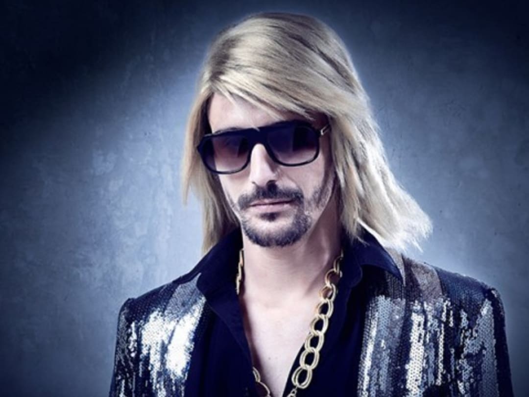 Cagnotte : Des slips et des lunettes de soleil pour Sébastien Patoche ...
