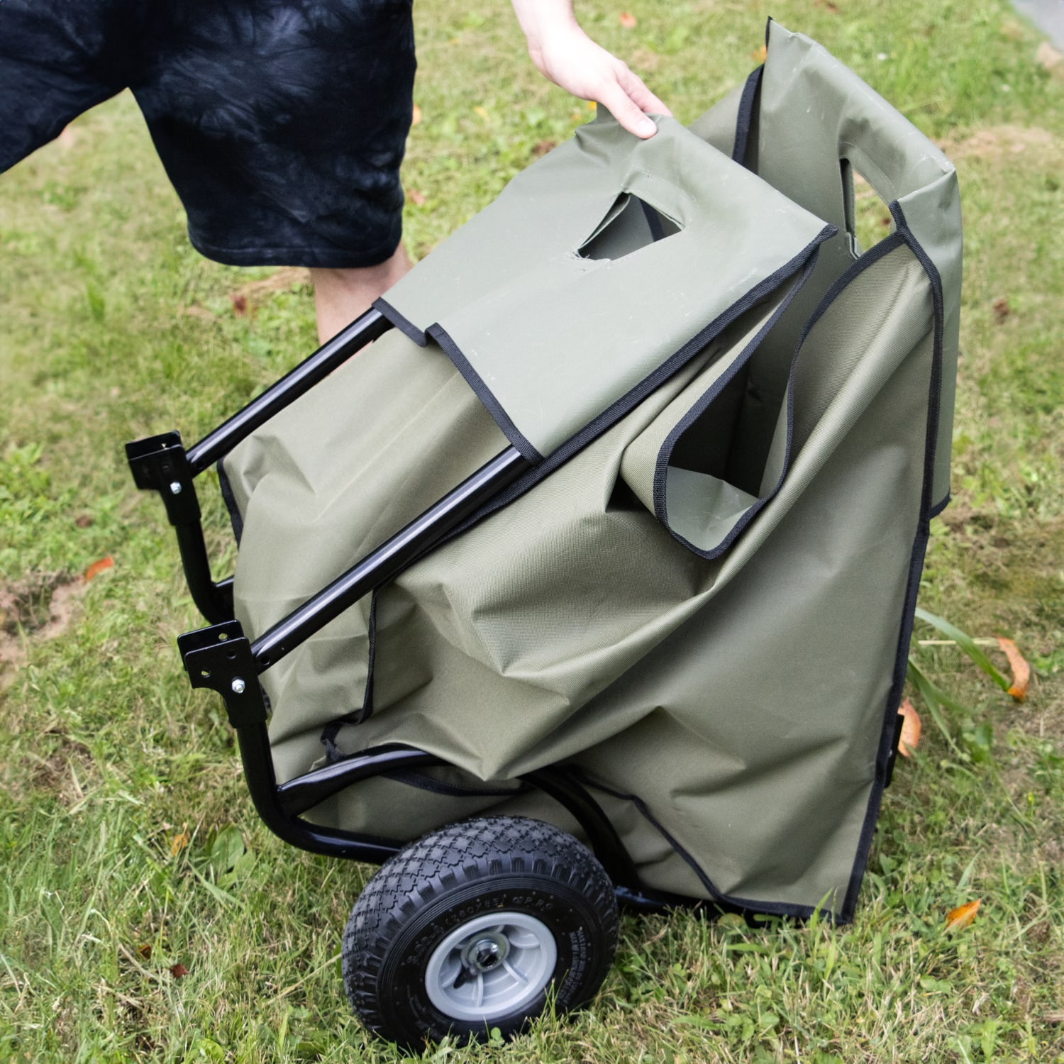 Foldable Wheelbarrow for Yard Cleanup & Firewood | Lehman's