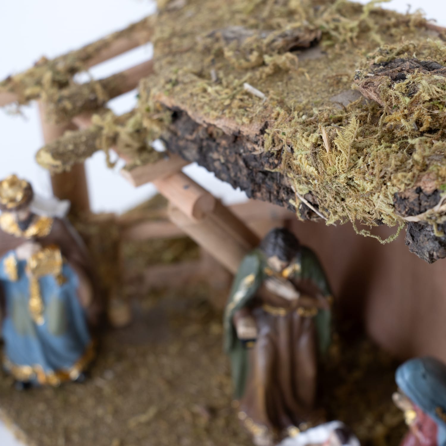 Tabletop Nativity Set with Moss-Covered Stable | Lehman's