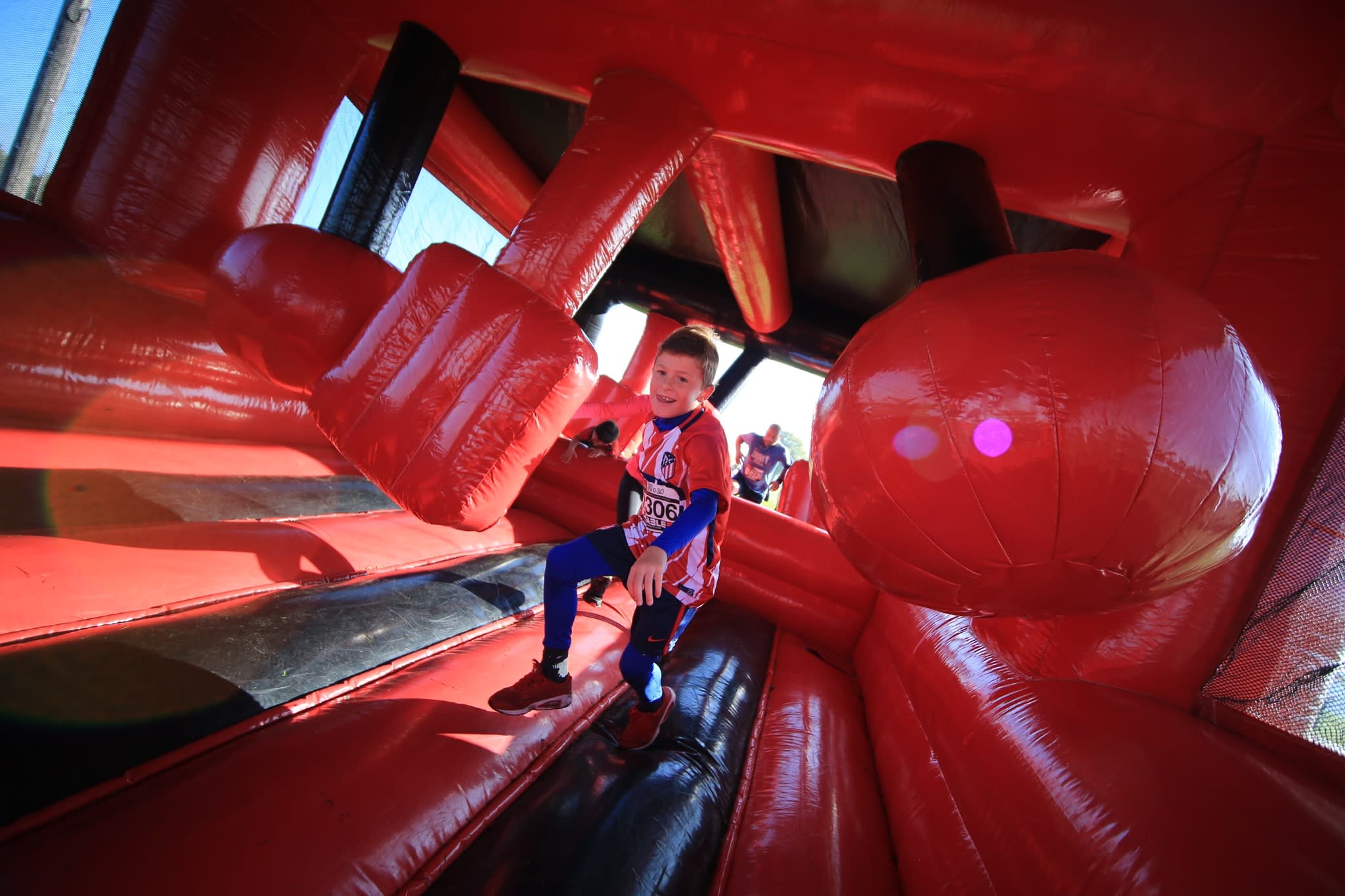 Inflatable 5k - Leeds (West Yorkshire) - Obstacle in Harewood — Let's ...