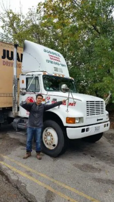 The 10 Best Driving Schools in Chicago, IL (2025) - Lessons.com