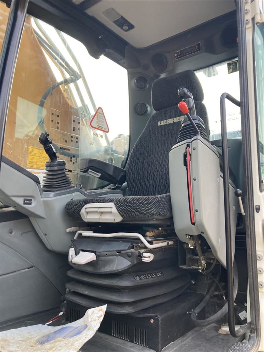 Liebherr R 930 Used machines Used Tracked Excavator