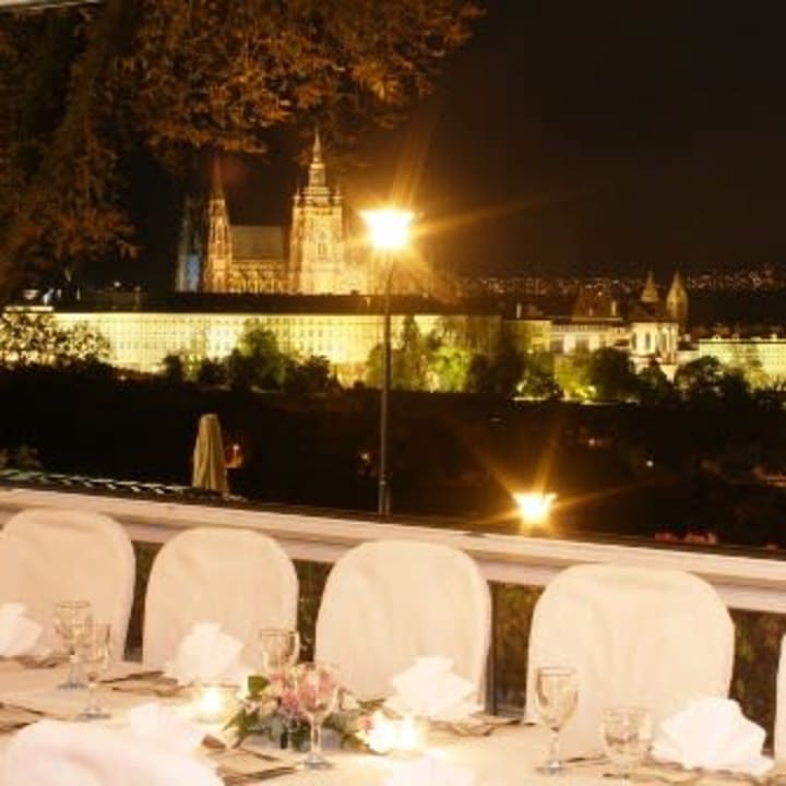 Nebozizek - Restaurant & Hotel