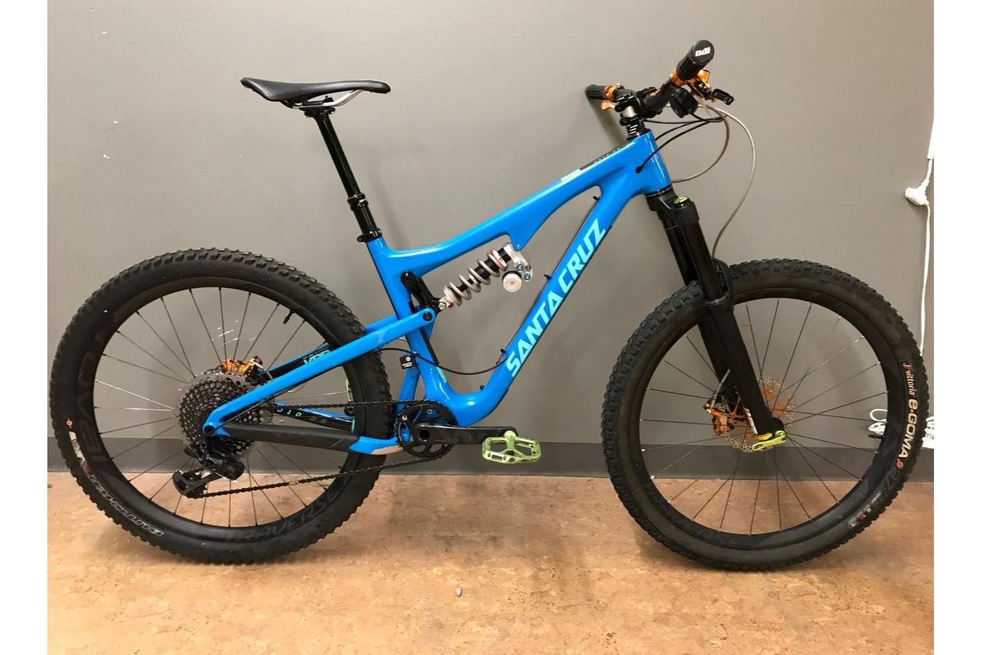 USED Santa Cruz 50/10CC carbon custom Medium Revolution Cycle
