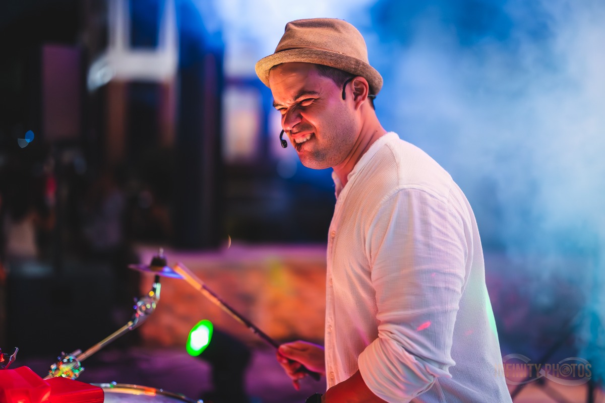 Linq - James LaSalle