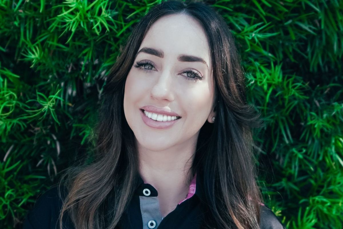 Linq - Jennifer Souza