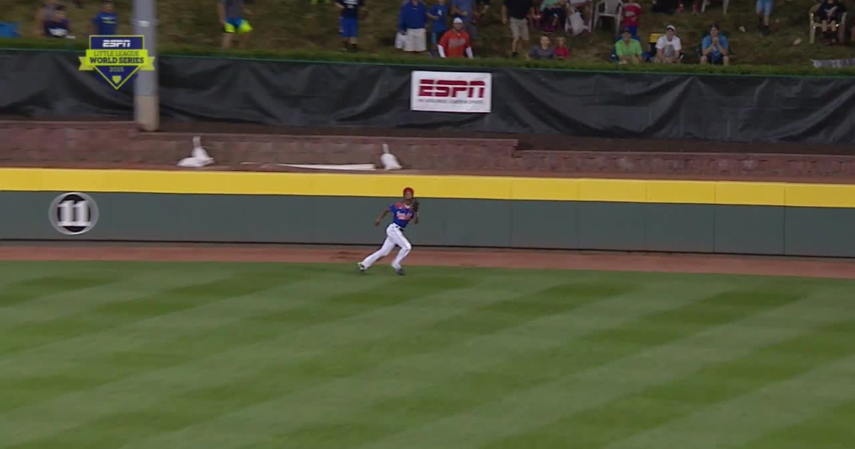 Devin Obee's running catch - LLBWS - Little League