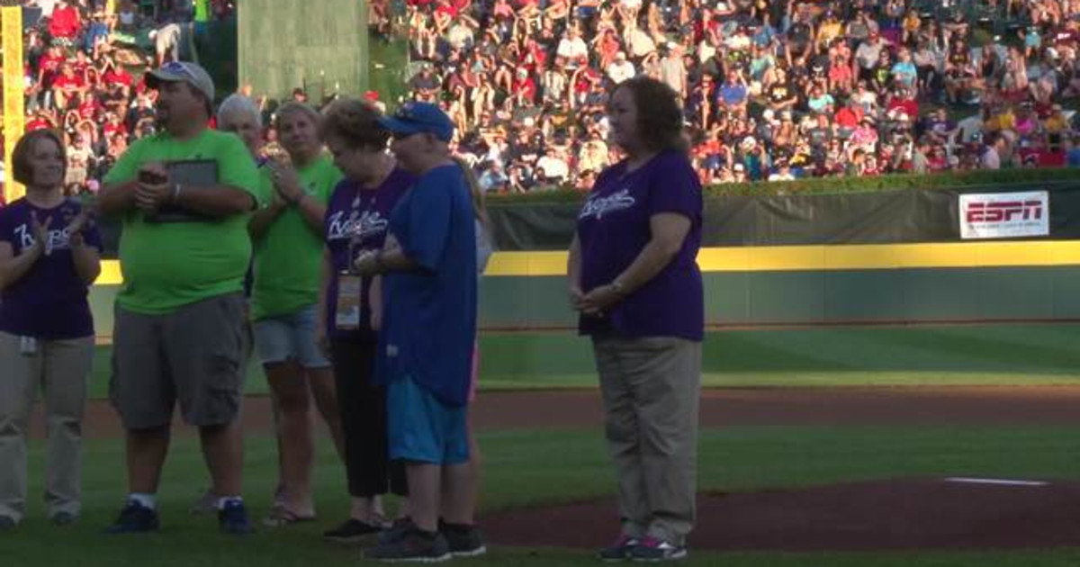 Aidan Fowler Tosses Out the Fist Pitch - Little League