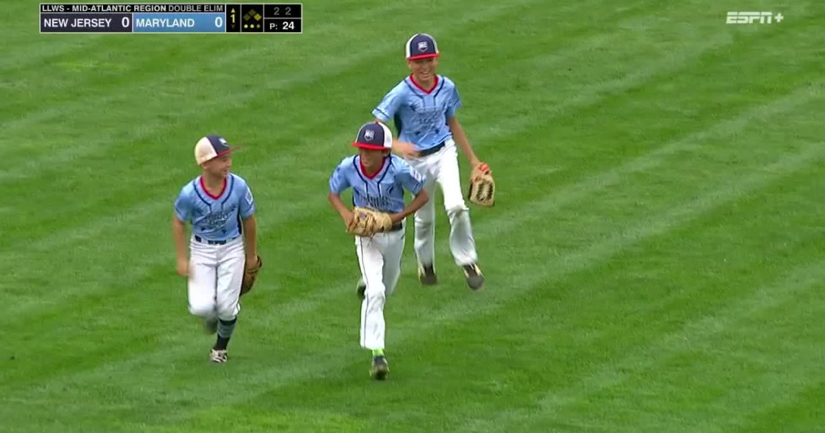 Ryden Butnick's sliding catch - Little League