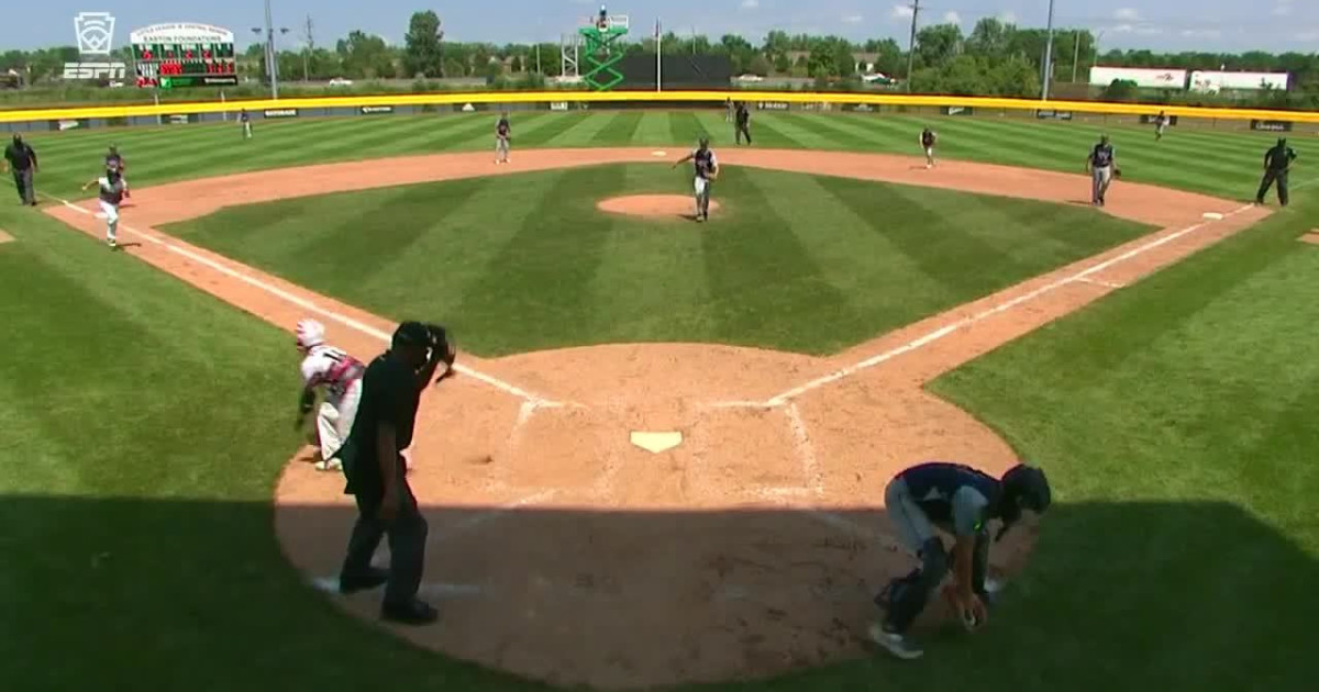 Iowa tags runner out at the plate - Little League