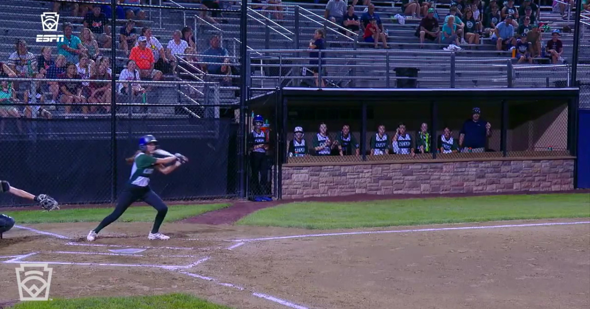 Ava Marshall's two-run single extends the lead - Little League